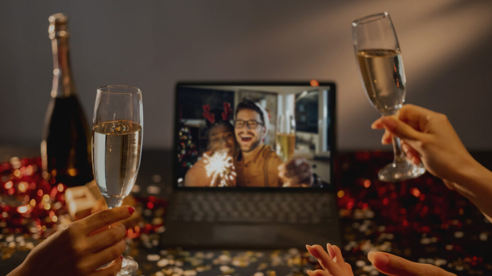 6 ways to celebrate your team in your end of year meetings